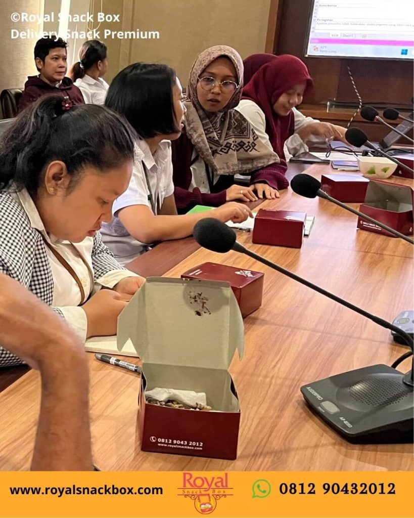 Snack Untuk Acara Kantor - Royal Snack Box